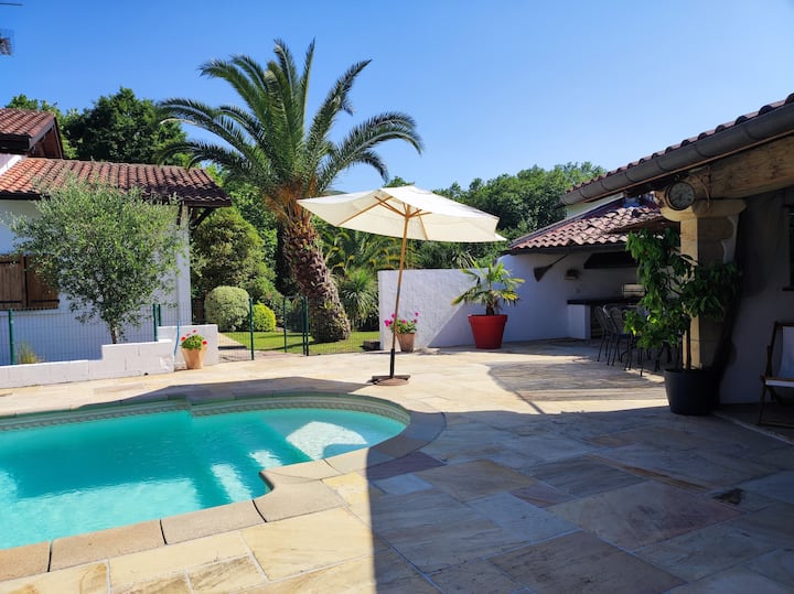 Villa En Pierre Avec Piscine - Ascain