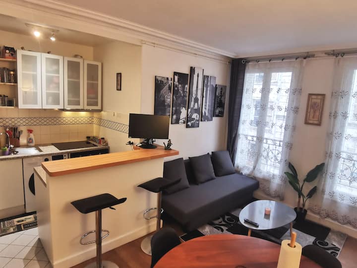 Bel Appartement En Plein Centre De Montmartre - Paris