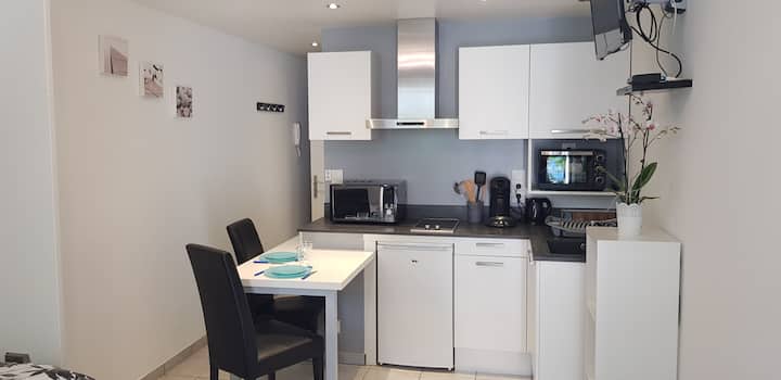 Studio 2* Rdc,terrasse,parking Privé,proche Du Lac - Aix-les-Bains