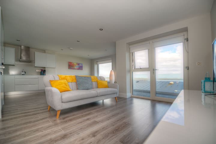 Modern 1st Floor Two Bedroom Apt  In Salthill - Galway