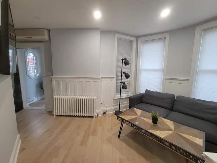 Bright 1bdrm, Private Entrance, Laundry, By Uoft - Toronto, ON