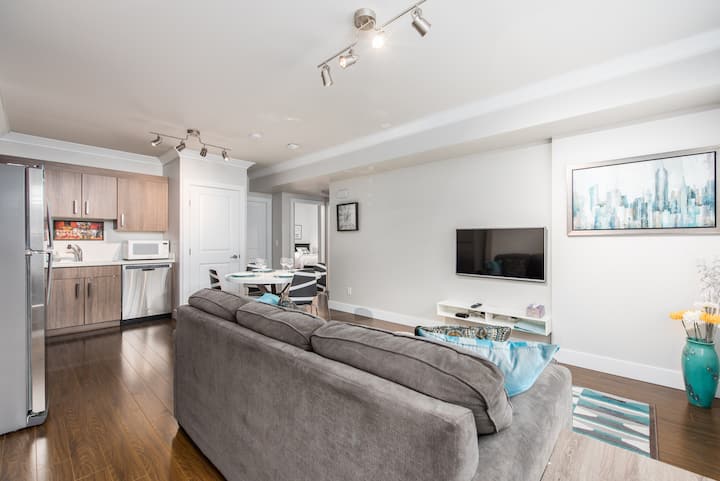 2 Bedroom Family Suite-great Location! - 北溫哥華市