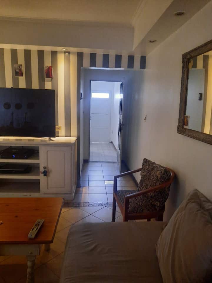 Amplia Casa C/ 3 Habitaciones, Patio Y Cochera - San Nicolás de los Arroyos