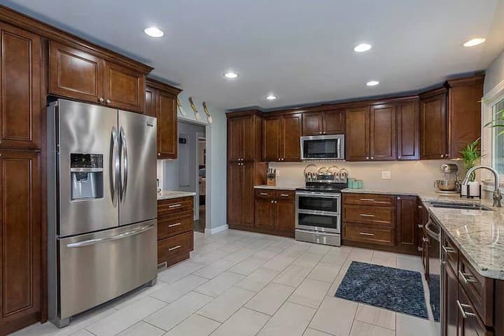 Beautiful Sunroom, W/park Like View - Toledo, OH