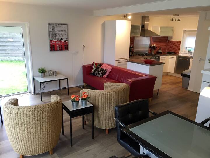 Lovely Vacation House With Water Fronted Garden - Medemblik