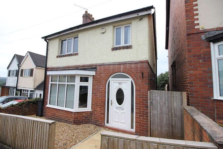 Detached 3 Bedroom House In Beautiful Market Town - Rudyard Lake