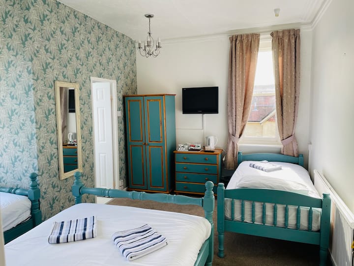 Family Room, Sleeps 4, 2 Min From Beach - Southend-on-Sea
