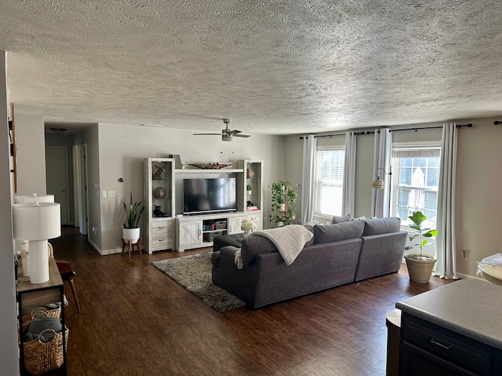 Peaceful Stay 9 Min From Notre Dame - Mishawaka, IN