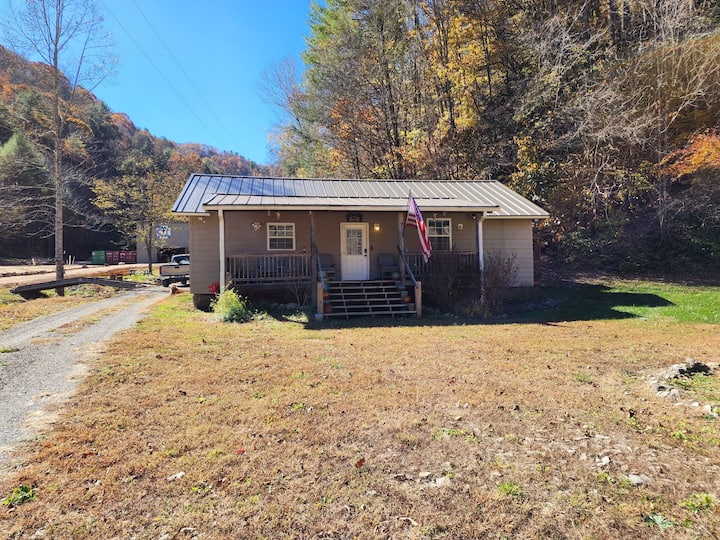 2 Bed, 1.5 Bath Cottage Across From Watauga Lake - Watauga Lake, TN