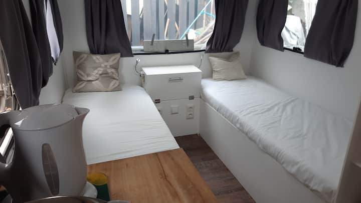 Kleiner Wohnwagen  Zum Tiny House Umgebaut - Ratisbona