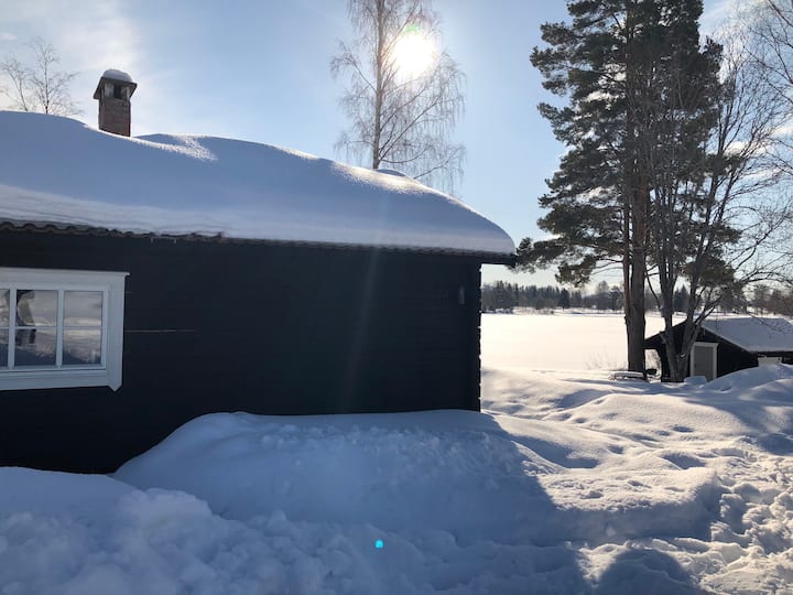 Nice Cottage With Fabulous Lake Location. - Ljusdal