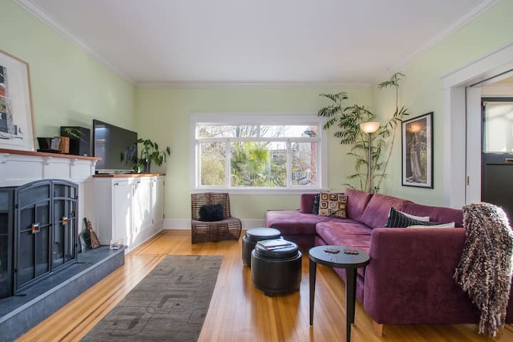 Stunning Character House Off The Drive - Vancouver