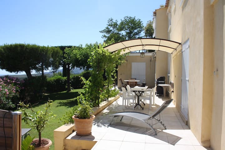 Bel Appartement De Type 2, Vue Mer - Carnoux-en-Provence