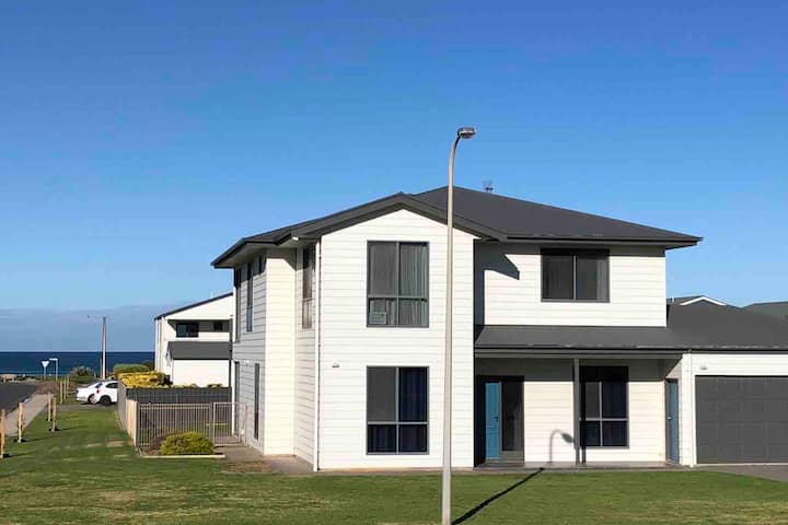 Karma Waters Beach House - Middleton