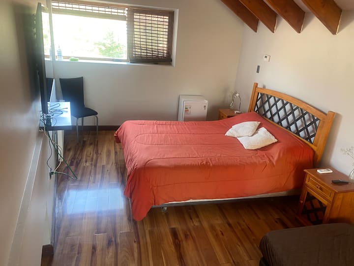 Habitación Con Baño Privado En Barrio Muy Seguro - Los Andes