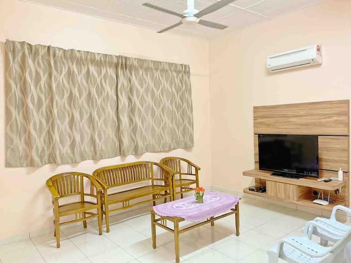 Spacious Homestay Near Beach/duty Free/restaurant - Pangkor Island