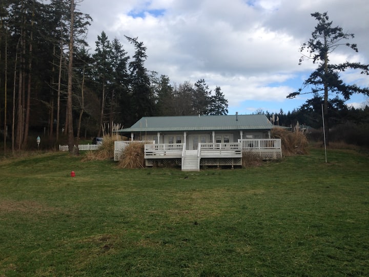 Large Water Front Vacation House - Lopez Island, WA