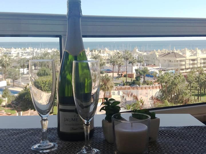 Beach-front Apartment In The Costa Del Sol Wifi. - Sea Life Benalmádena