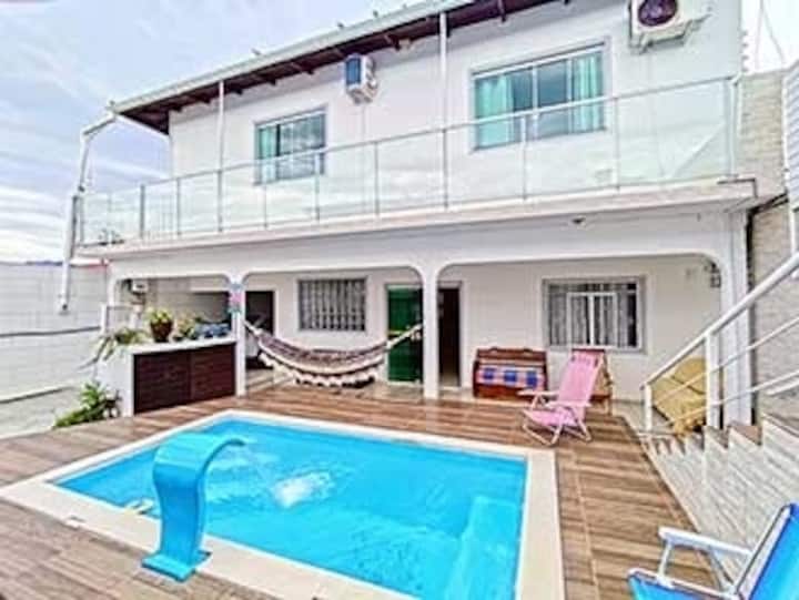 Casa Ampla,150 M Da Praia, Piscina E Churrasqueira - Florianópolis