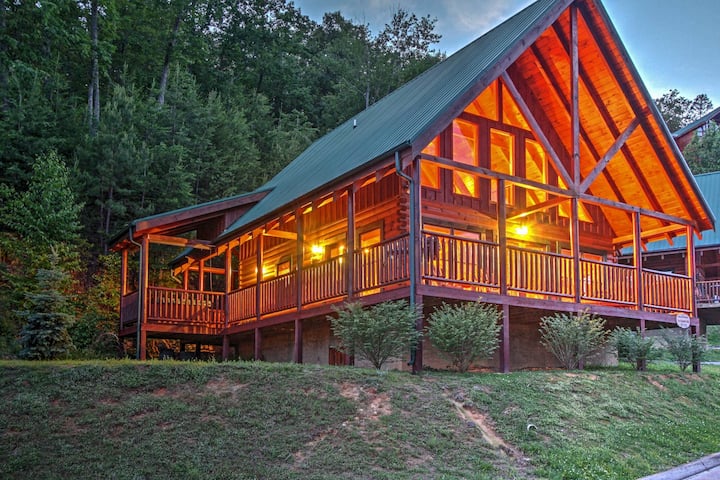 Solid Ground Lodge with Yard! - Cabins for Rent in Pigeon Forge ...