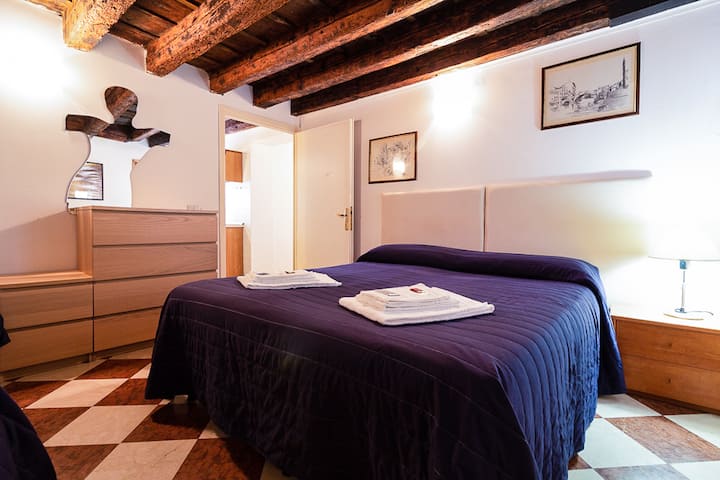 Nicoli, Comfy Apartment In The Most Lively Venice - Venecia