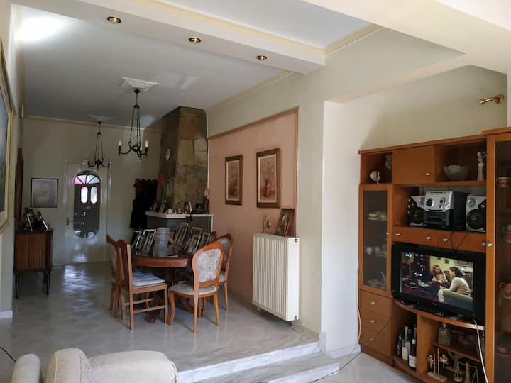 Δωμάτιο & μπάνιο σε μονοκατοικία 1.5km από θάλασσα - Мегара