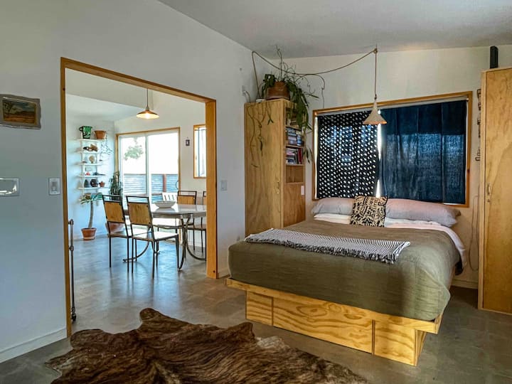 Designer Midcentury House In Joshua Tree Hills - Yucca Valley, CA