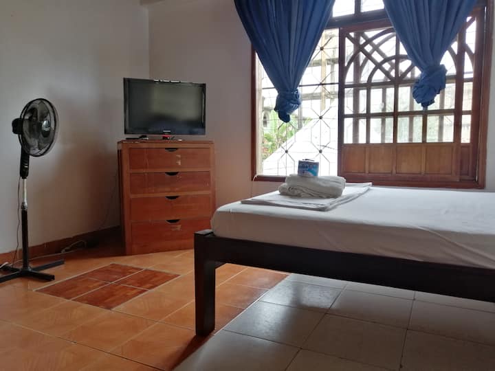 Room Doble In Big Room With Bathroom - Leticia