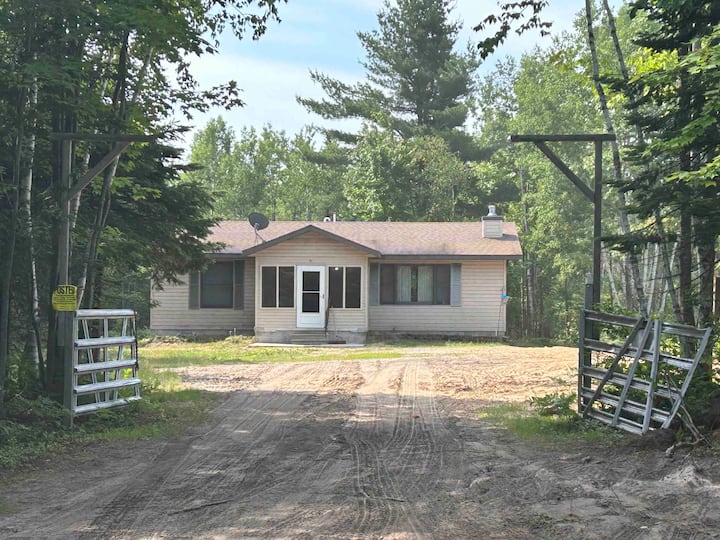 Nice Quiet Back Woods Cottage - Indian Lake State Park, Manistique