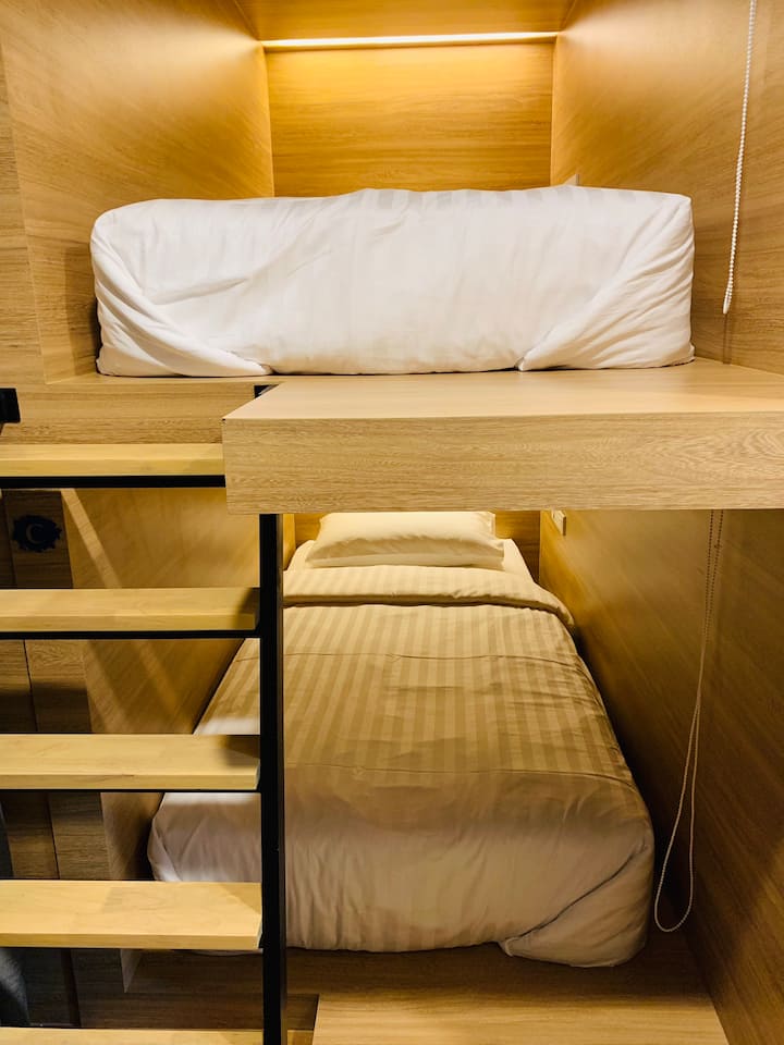 4-bed Dorm Room With Shared Bathroom - Bangkok