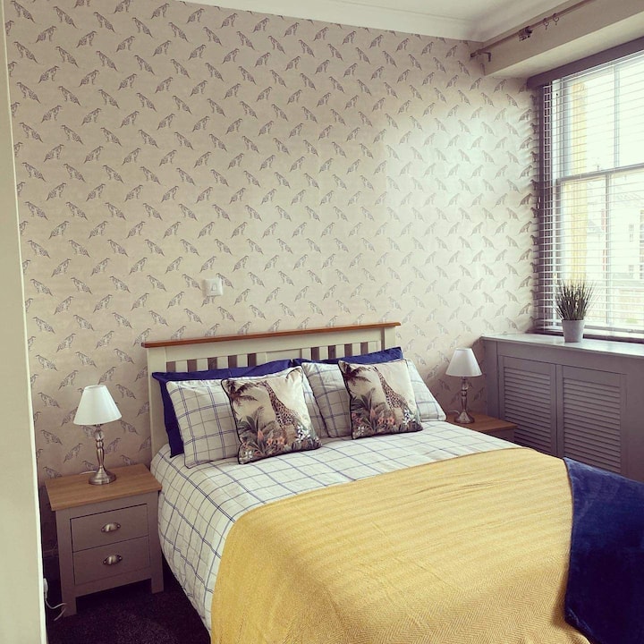 Spacious Four Bedroom Flat - Kelso