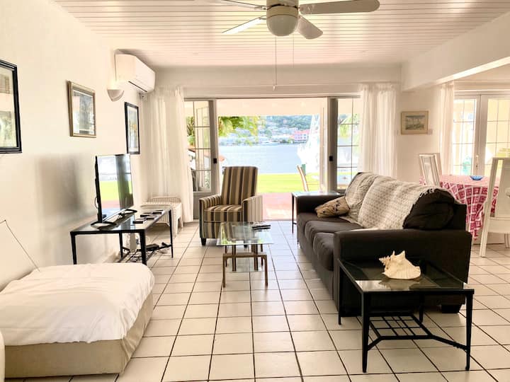 A Comfortable Refurbished Waterfront Condo - 聖露西亞
