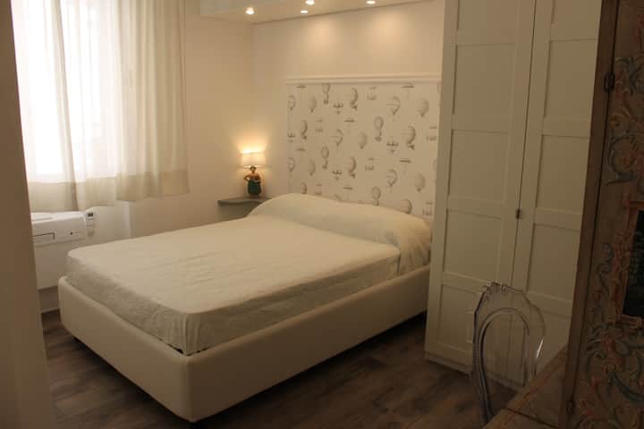 A Few Steps From Old Bridge - Florenz