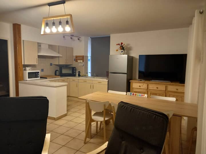 Grand Appartement T3 Avec Parking Gratuit - Bagnères-de-Luchon
