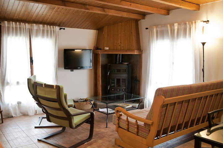 Apto Para Familias Y Amigos En Granja Fusilero - Ayerbe