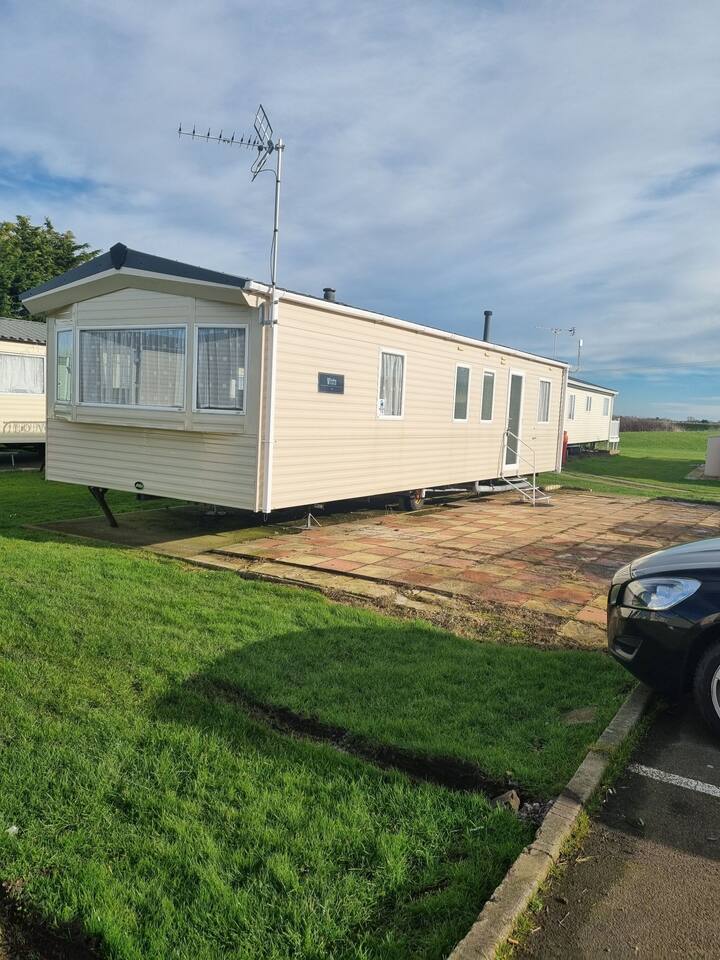 Jaywick Holiday Rentals & Homes - England, United Kingdom | Airbnb