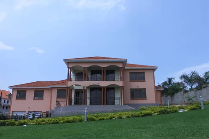 The Big House At Precious Villas Lubowa - Kampala