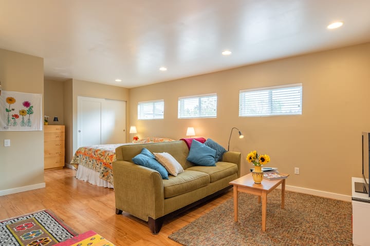 Spacious Studio Apartment Next To Reed College - Portland, OR
