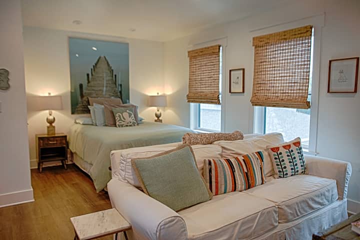 Herons Nest, Under The Oaks, Steps To The Bayou - Pensacola, FL