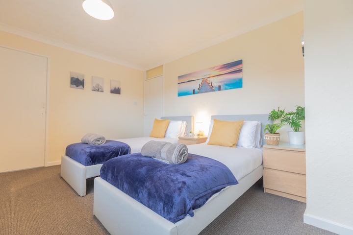 Leconfield Close - Comfy House And Free Parking - 侯城