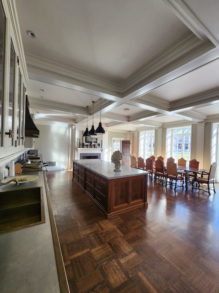 Private Room With A Stunning Balcony & View - Bear Mountain, NY