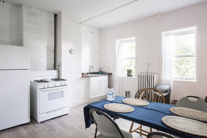1 Mile To Downtown Boston In A 2 Bedroom. - Boston, MA