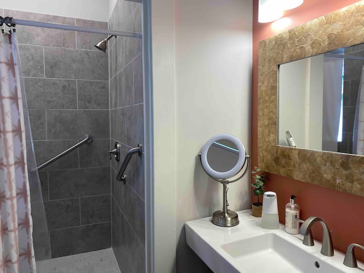 Nomads @ Wander In, Downtown Decatur Retreat - Decatur, GA