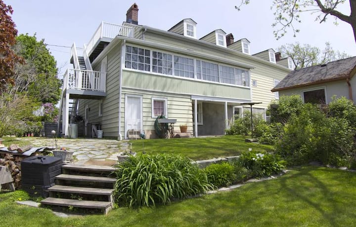 Canada House Beachfront - Port Hope