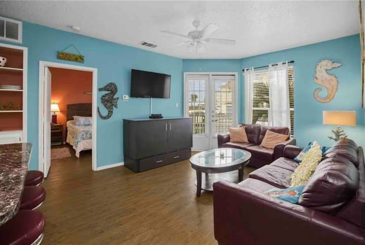 First Floor 1 Bedroom 1 Bath Beach Club Condo - Corpus Christi, TX