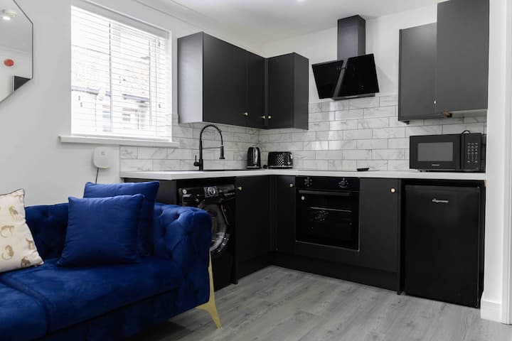 Chic Urban 2 Bedroom Apartments Near City Centre - Cardiff