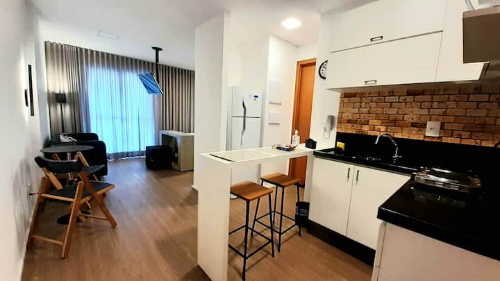 Novíssimo Studio, ÓTima Localização E Completo. - グアルリョス