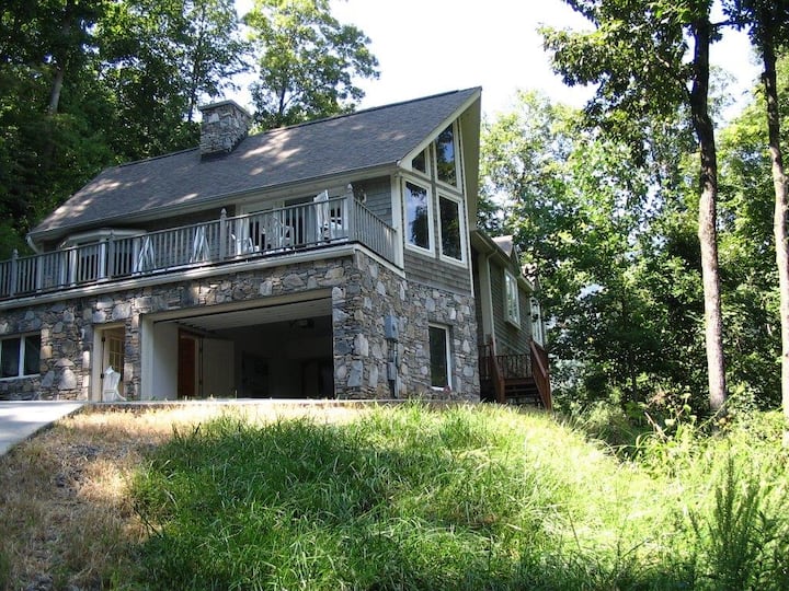 Chalet In Quiet Setting Great For Larger Groups - Black Mountain, NC