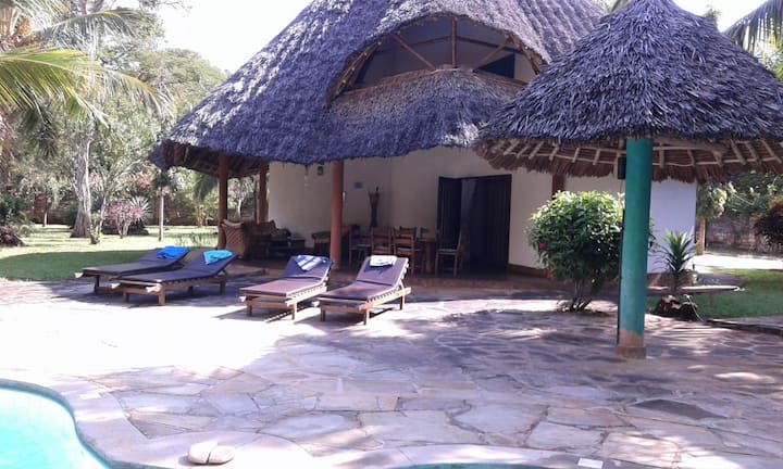 Beautiful Cosy And Homely .2min Walk To The Beach. - Diani Beach
