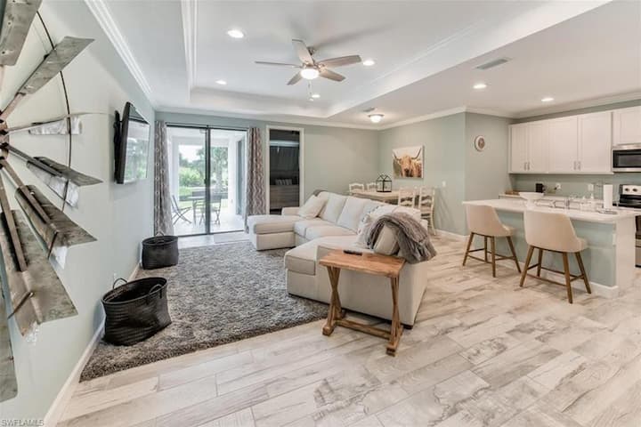 Modern, Clean, Family Friendly Home On Golf Course - Bonita Springs, FL